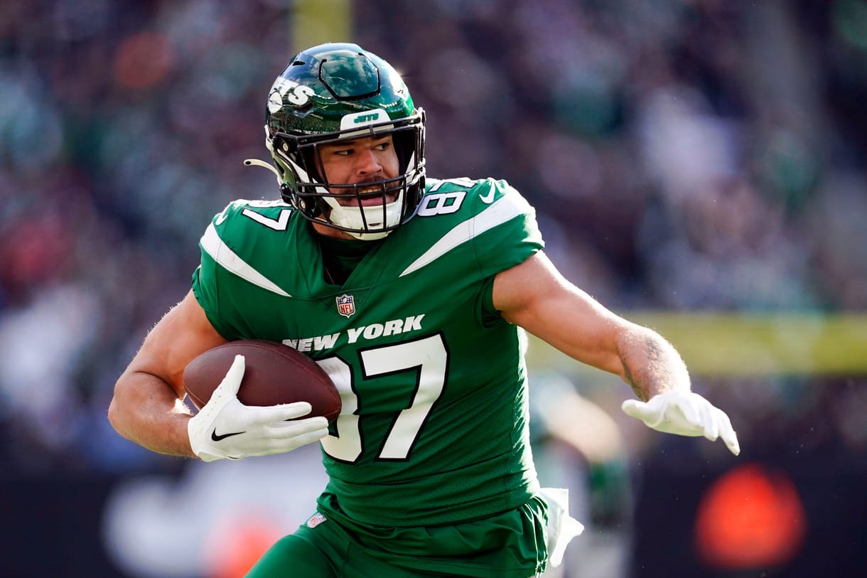 New York Jets restructure CJ Uzomah's contract