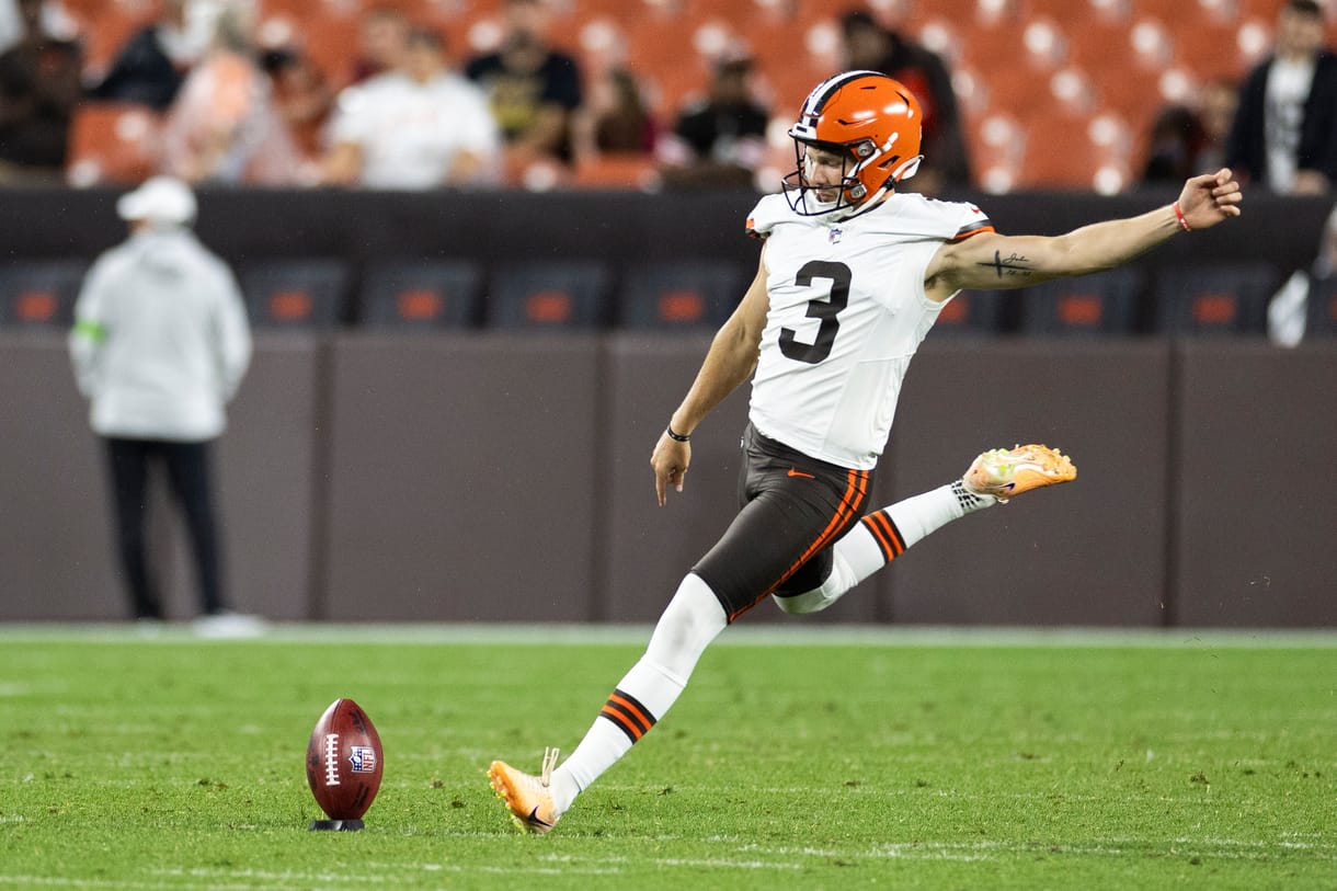Giants prepping kicker battle with signing of Cade York