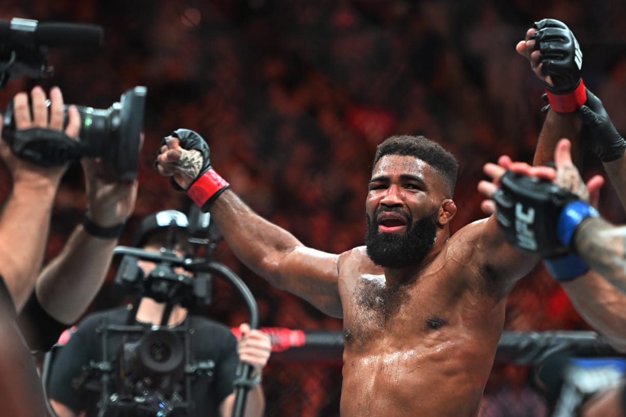 Chris Curtis suffers serious hamstring injury during UFC Vegas 90 main ...