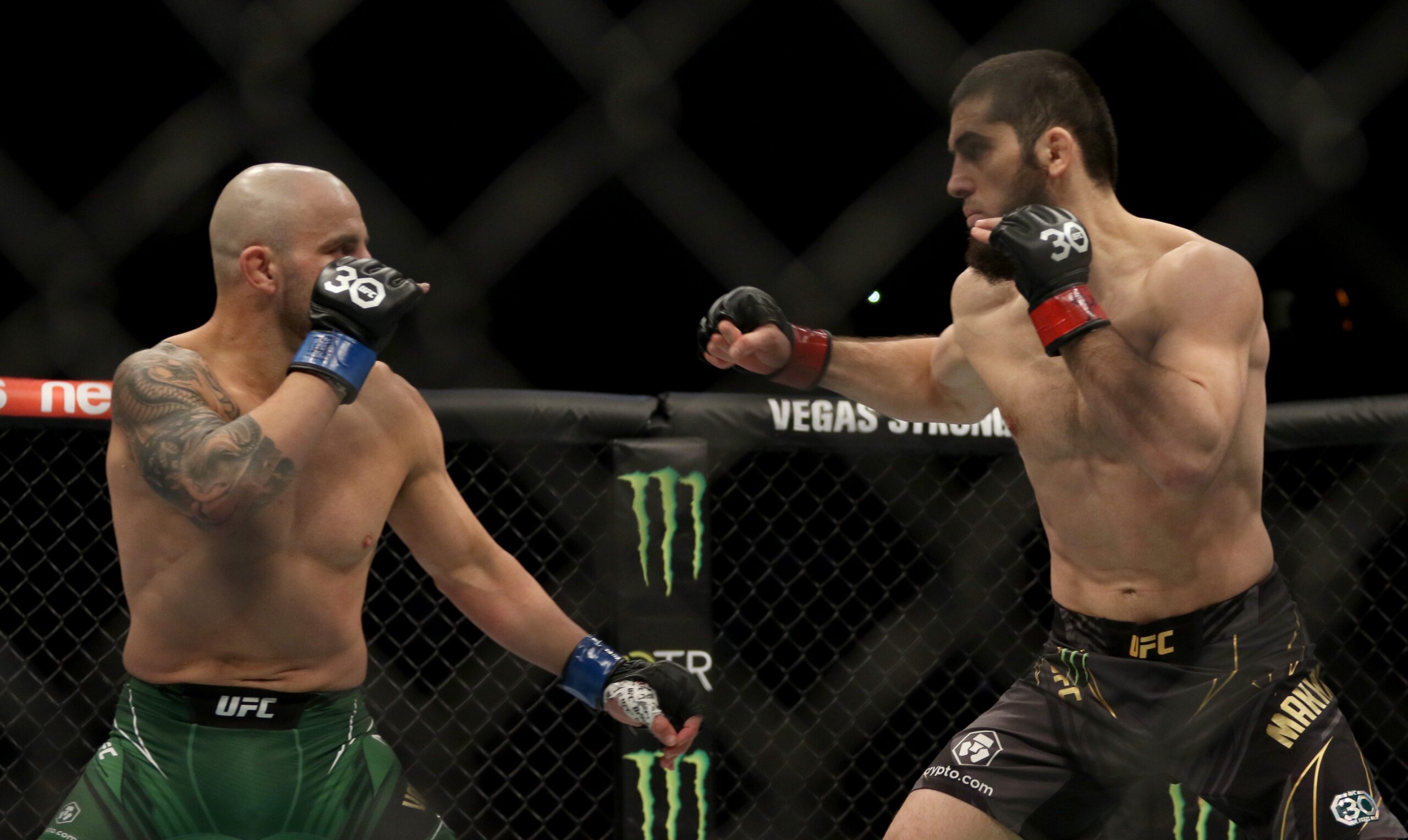 UFC 294 Main Event Preview: Islam Makhachev - Alexander Volkanovski 2