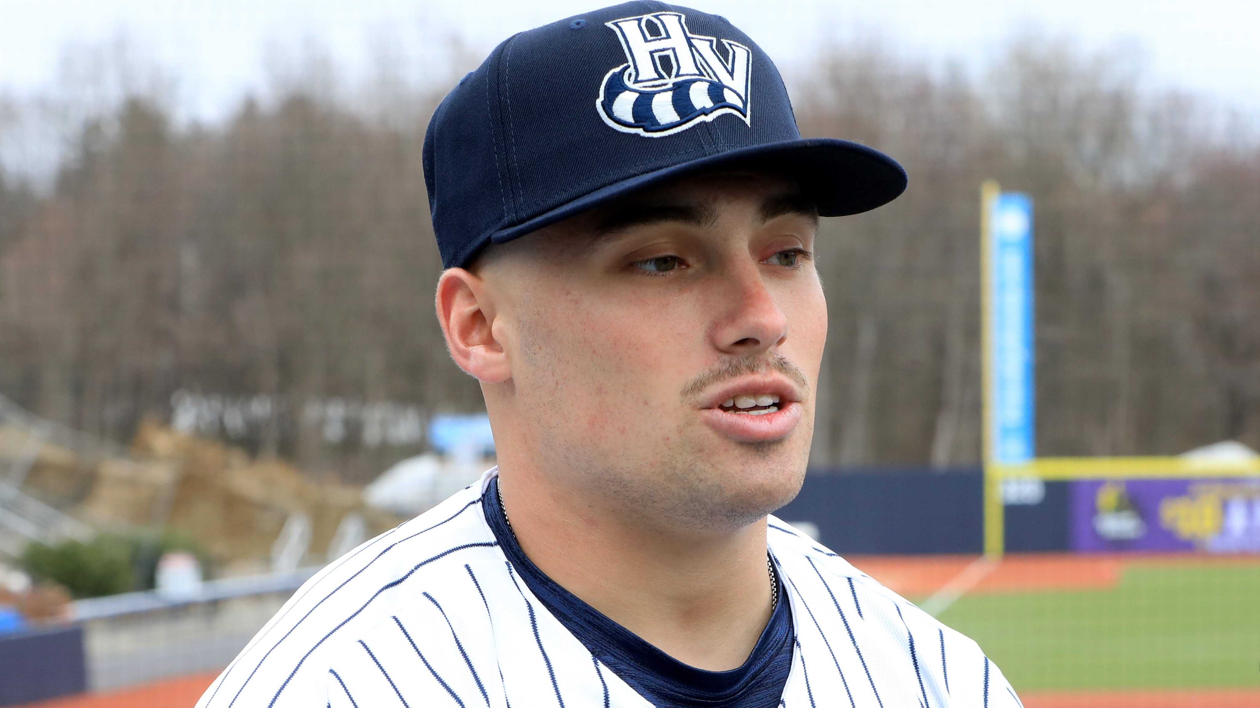 Yankees trade power-hitting lefty to Brewers for 2 outfield prospects