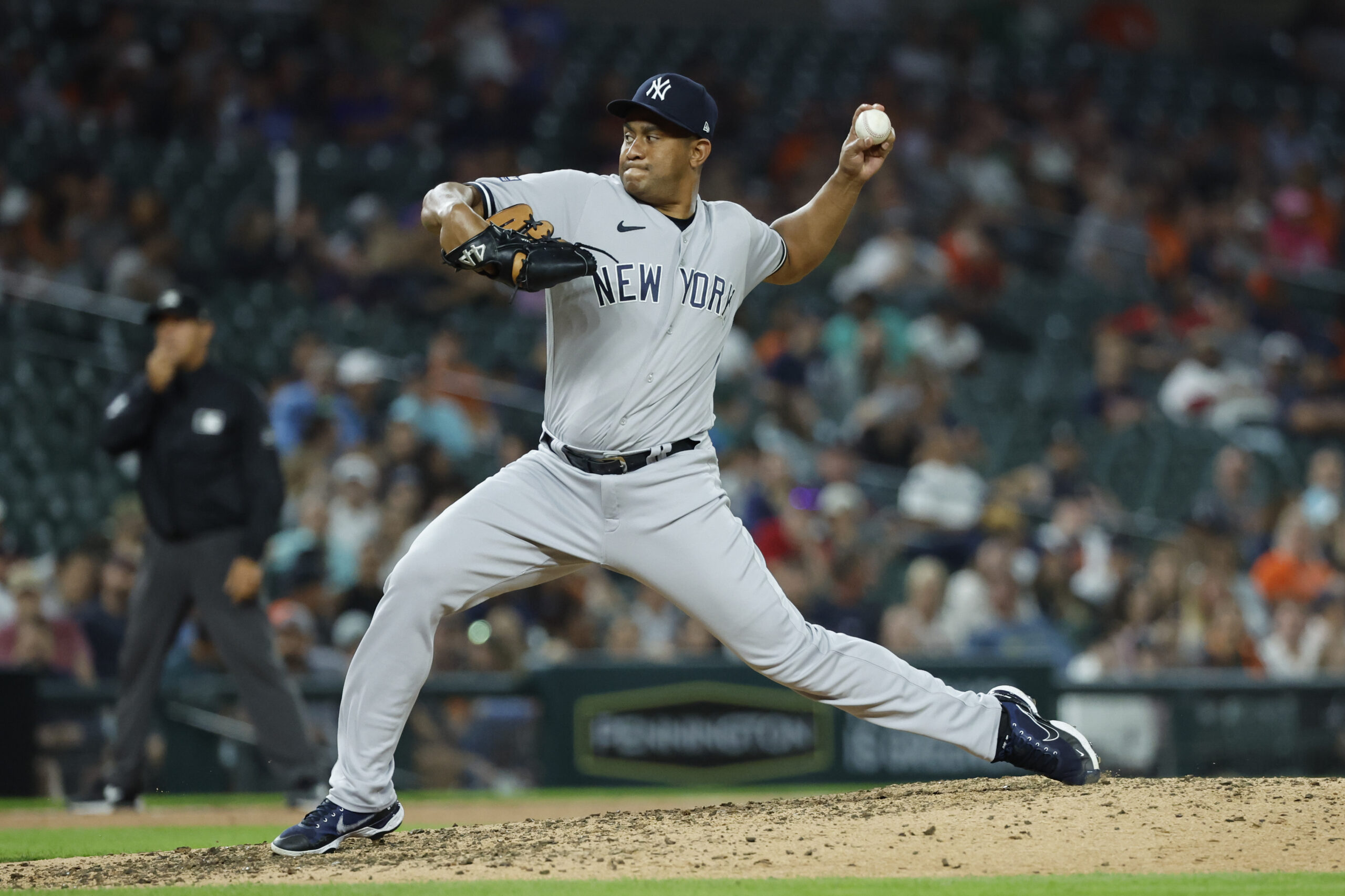 Yankees are still in play for reunion with left-handed reliever ...