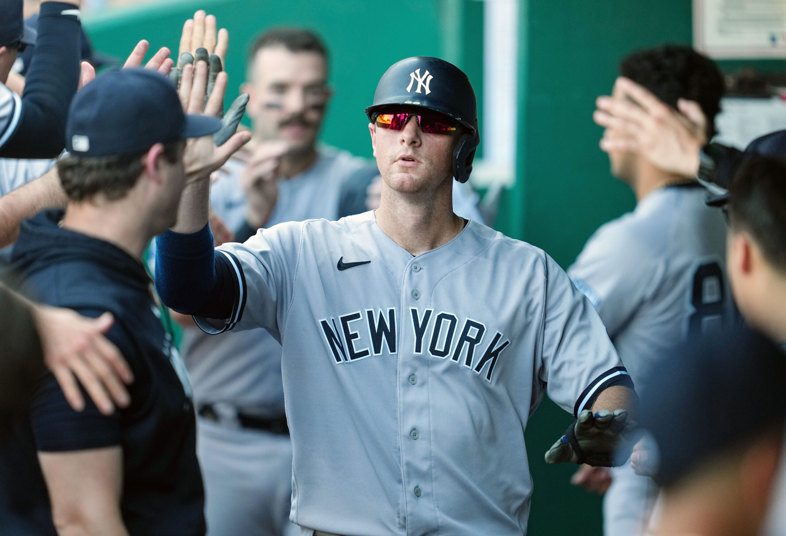 Yankees get clean X-rays on versatile infielder's foot, still dealing ...