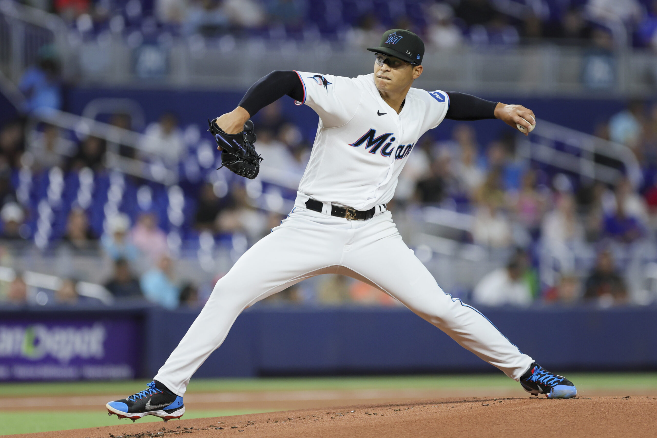 Yankees linked to high-upside lefty starter, via MLB insider