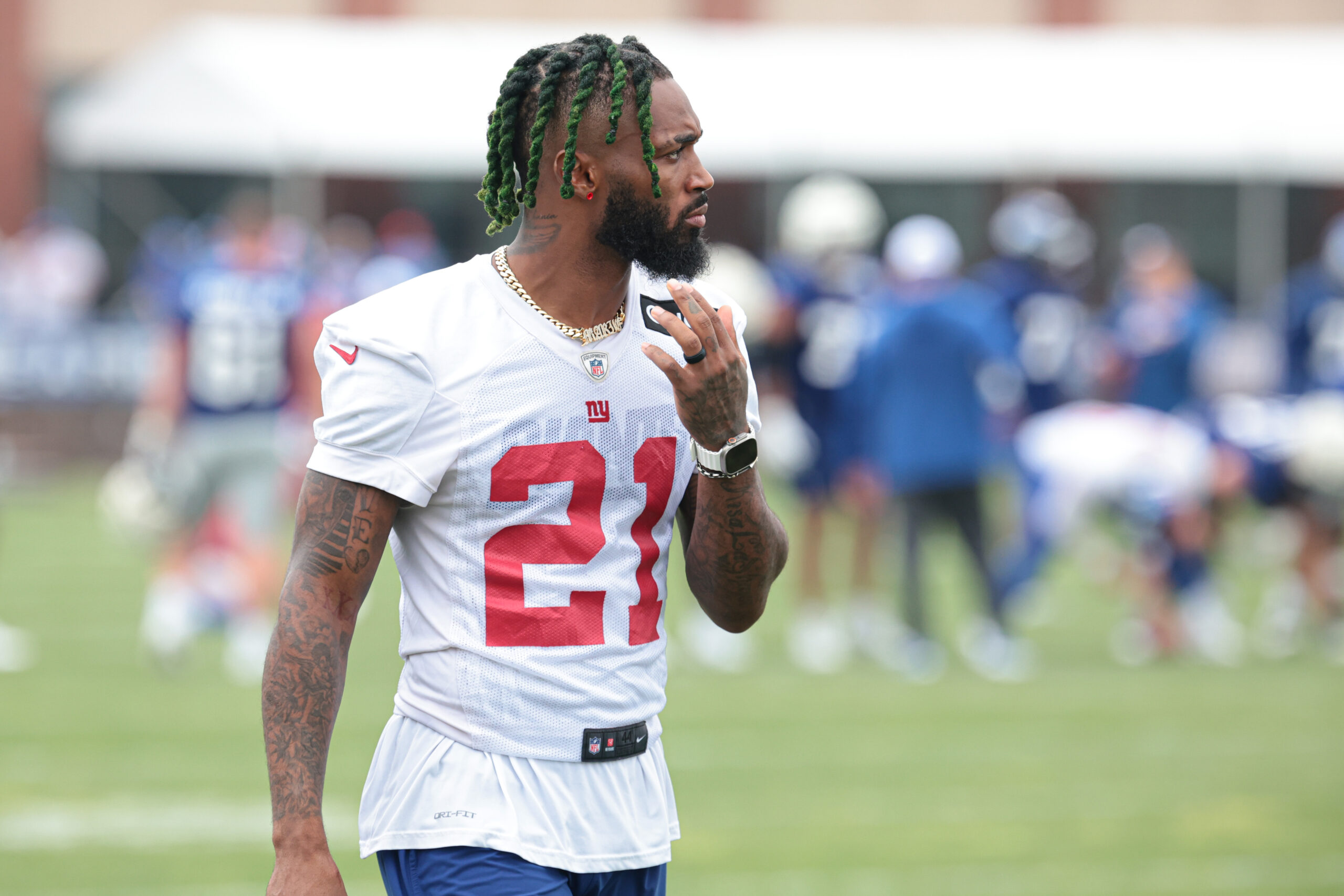 Giants cut veteran safety after signing 2 fresh competitors