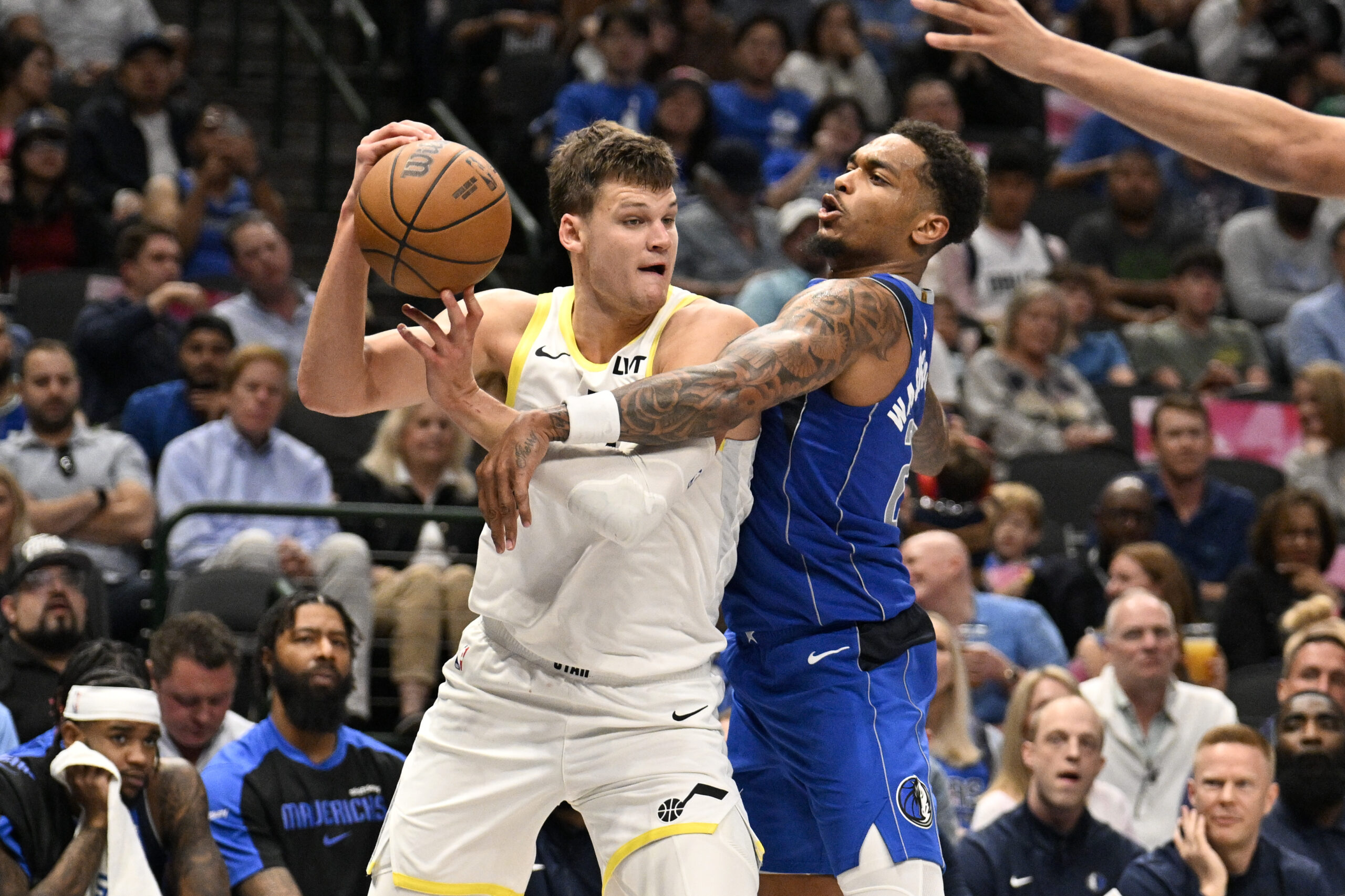 Lakers remain interested in Jazz's rising star for help at center