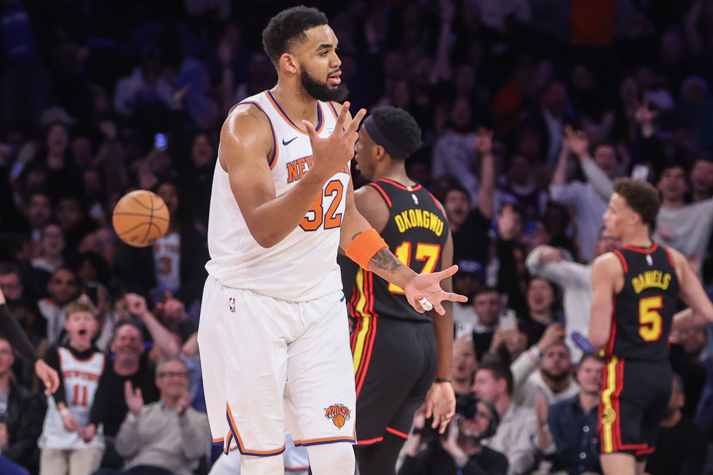 Knicks’ All-Star center builds chemistry with new head coach at 2-hour ...