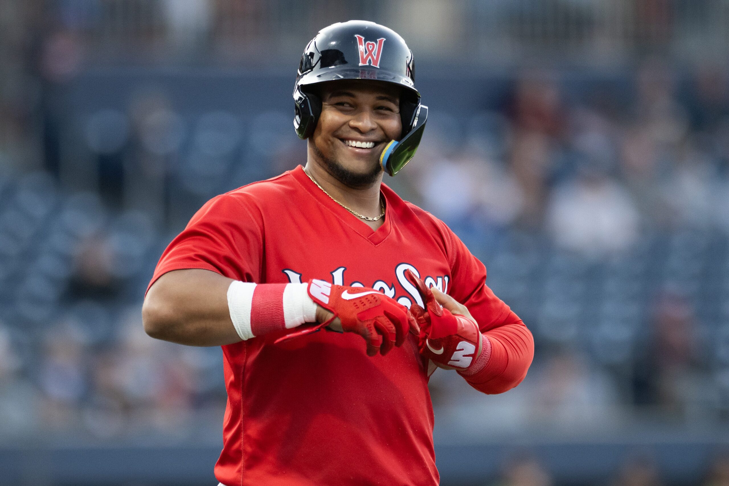 Yankees invite intriguing left-handed pitcher and offensive catcher to ...