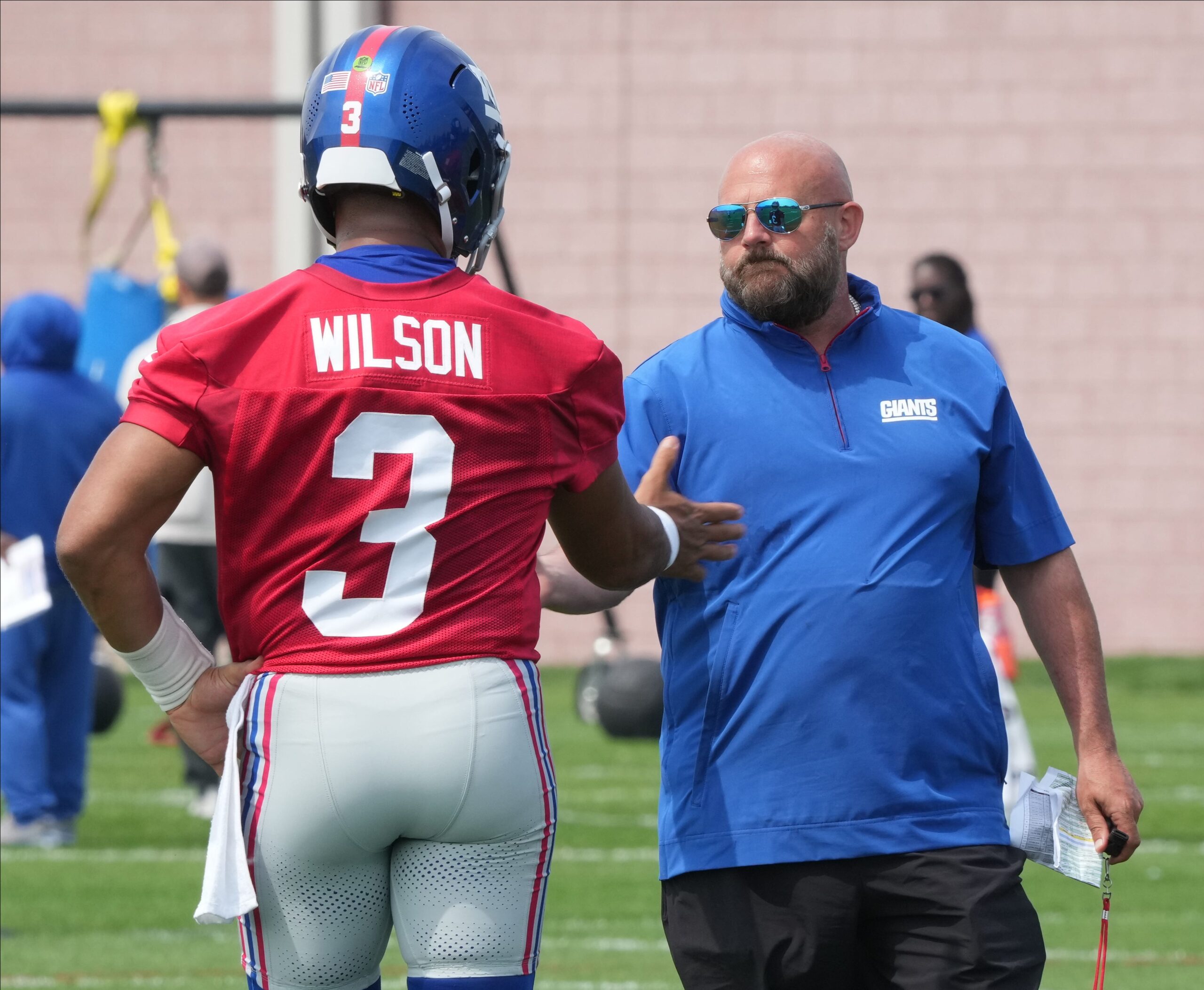 Giants' general manager praises new quarterback's 'ability to lead'