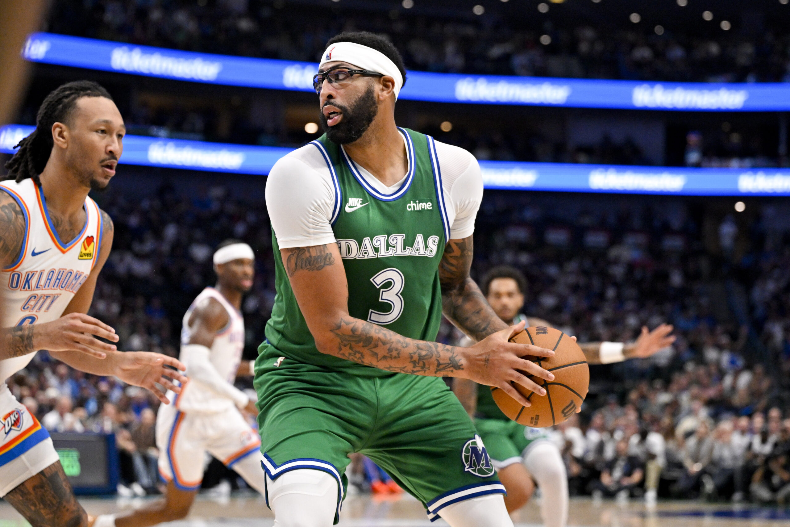Knicks mock trade lands them Anthony Davis for All-Star center
