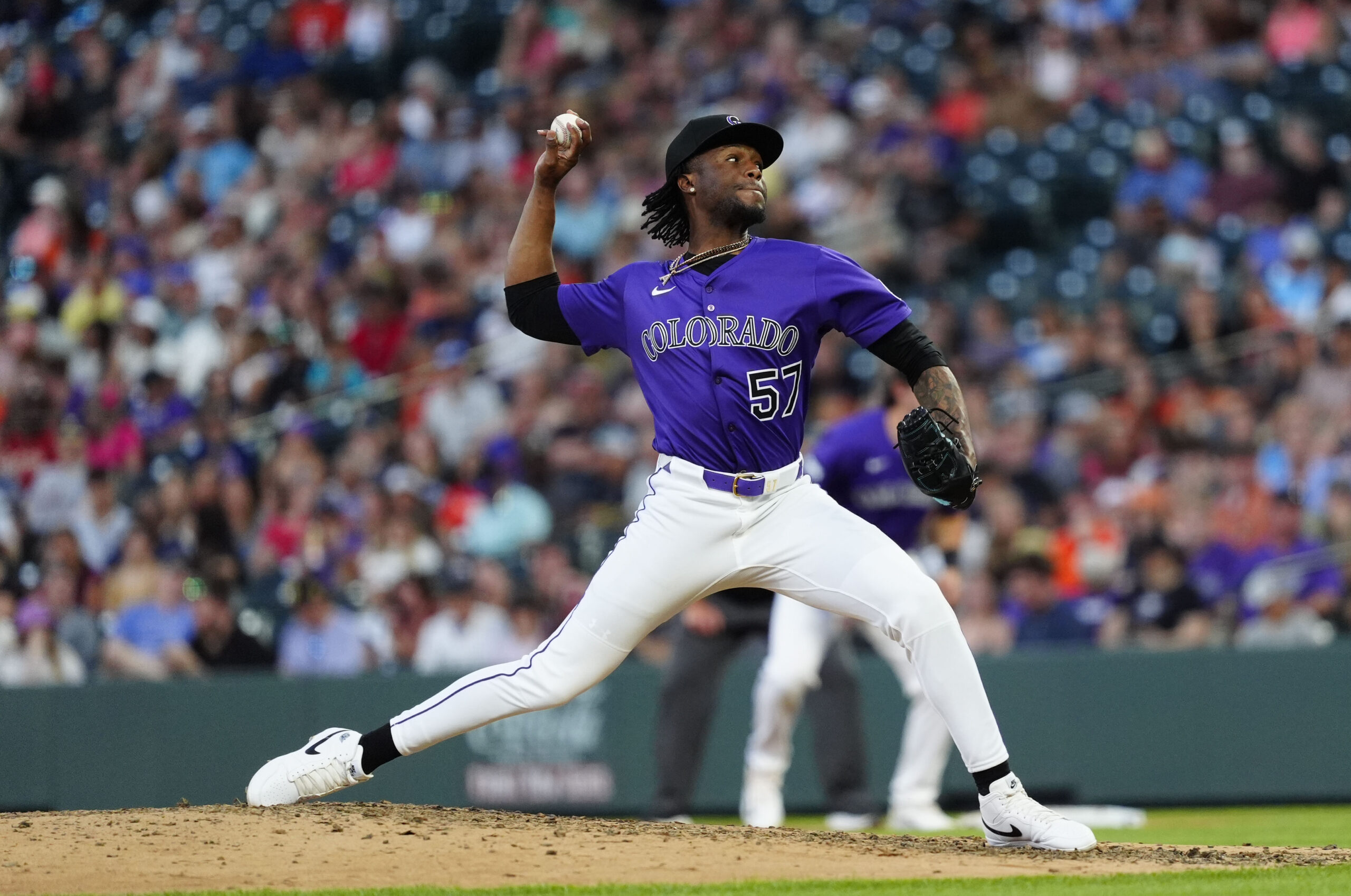 Yankees complete trade with Rockies; acquire right-hander Angel Chivilli