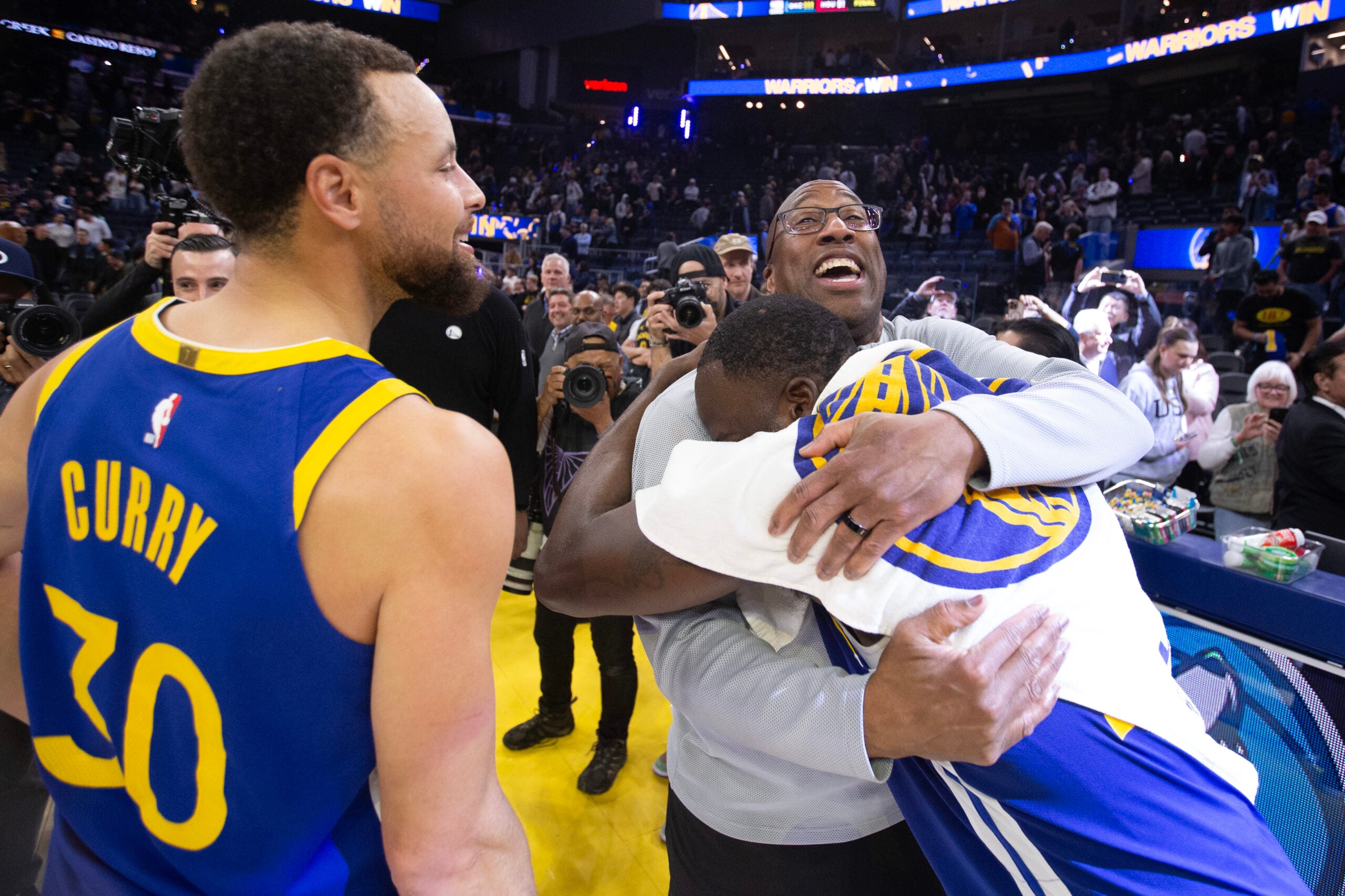 Knicks were not happy with Mike Brown’s embrace with Draymond Green ...